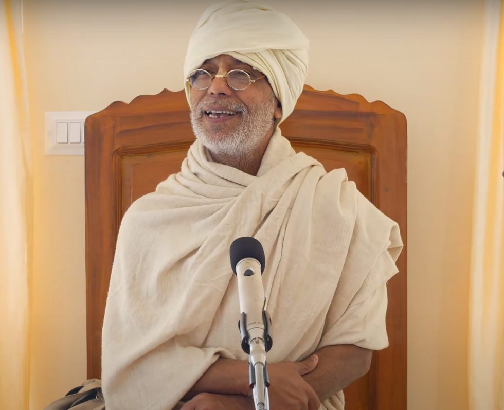 What is the difference between sannyas and babaji vesh in Gaudiya Matha ...